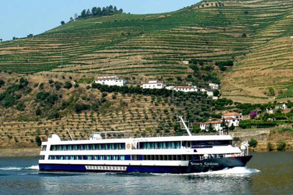 Douro Azul lanza campaña de formación y contratación para cruceros ...