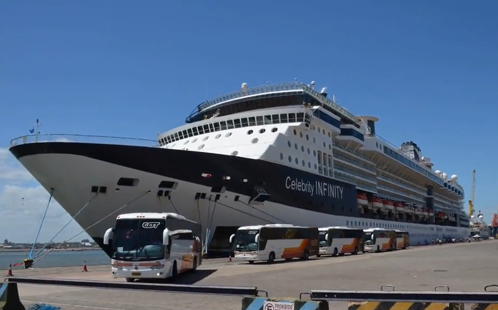 Buque de Celebrity Cruises arriba al Puerto de Montevideo - PortalCruceros