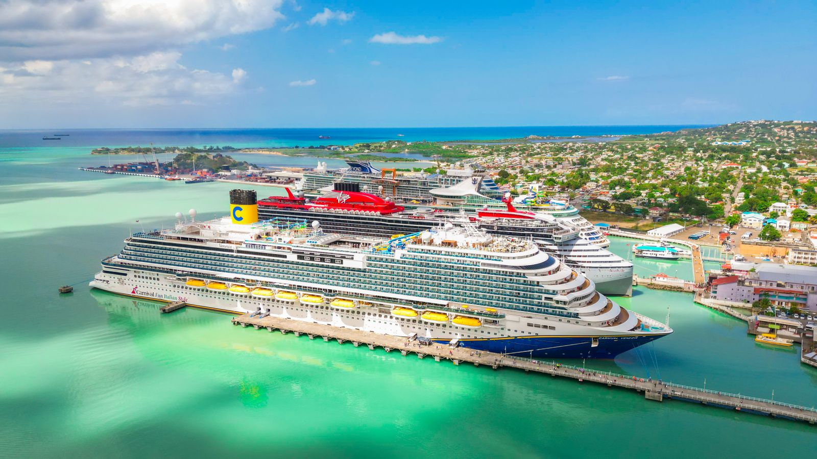 Carnival Venezia arriba a Antigua Cruise Port - PortalCruceros